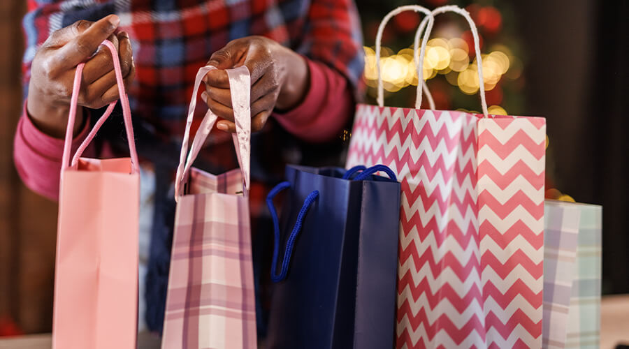 Stress less, shop smart: A guide to mindful holiday shopping – OhioHealth